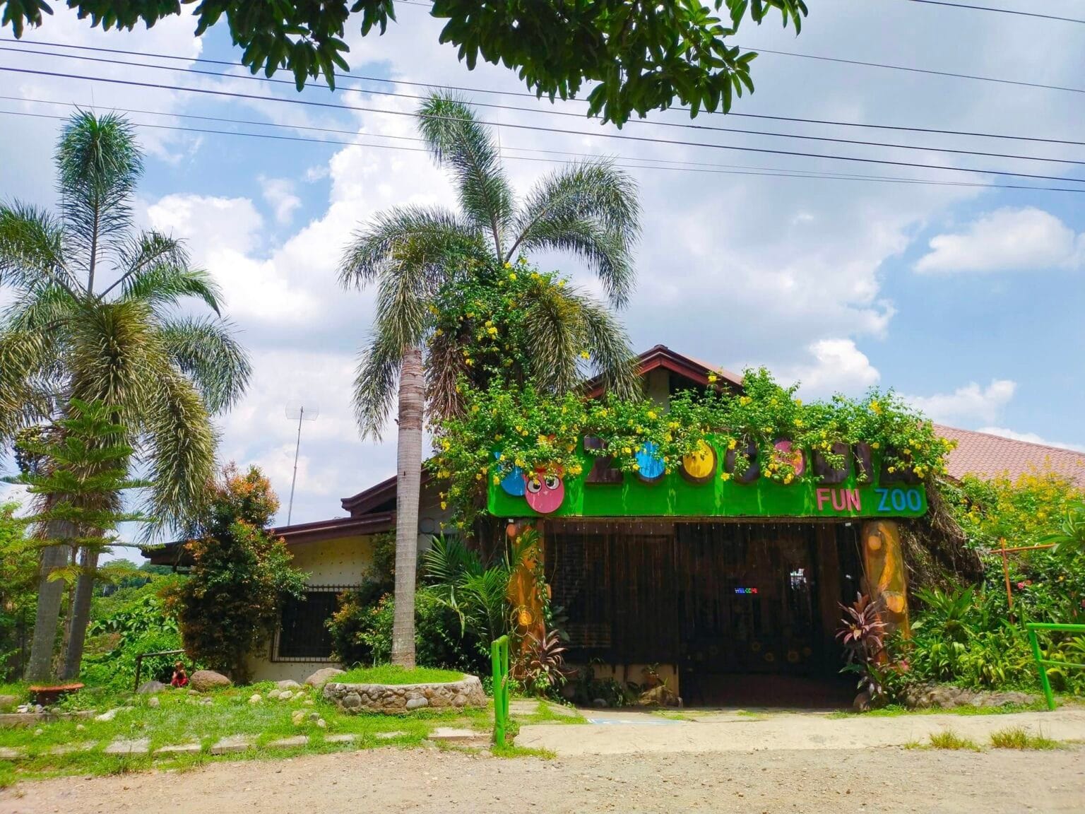 Discover the top 11 Zoos in the Philippines