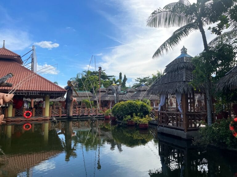 Explore Isdaan Floating Restaurant in Gerona, Tarlac